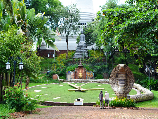 Wat Phnom: Giant Clock - Phnom Penh | WW Travel Blog